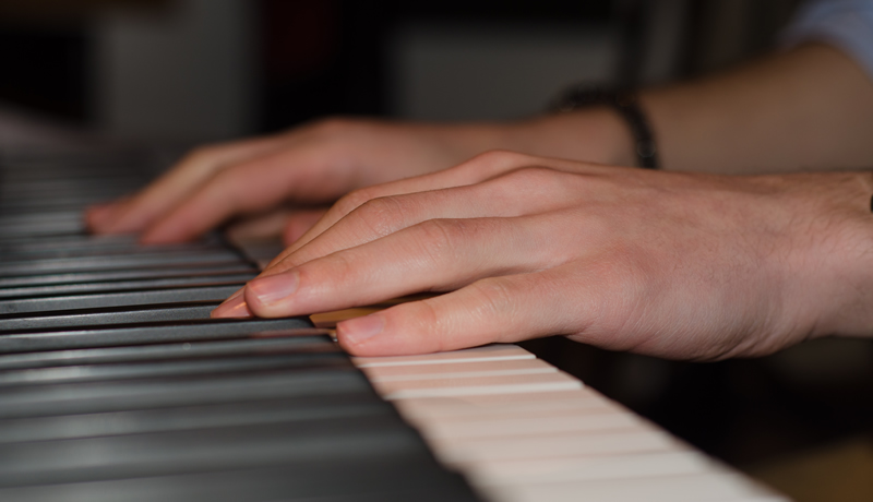 In The Studio With Jamie Roe Band – Kit Marsden // Musician